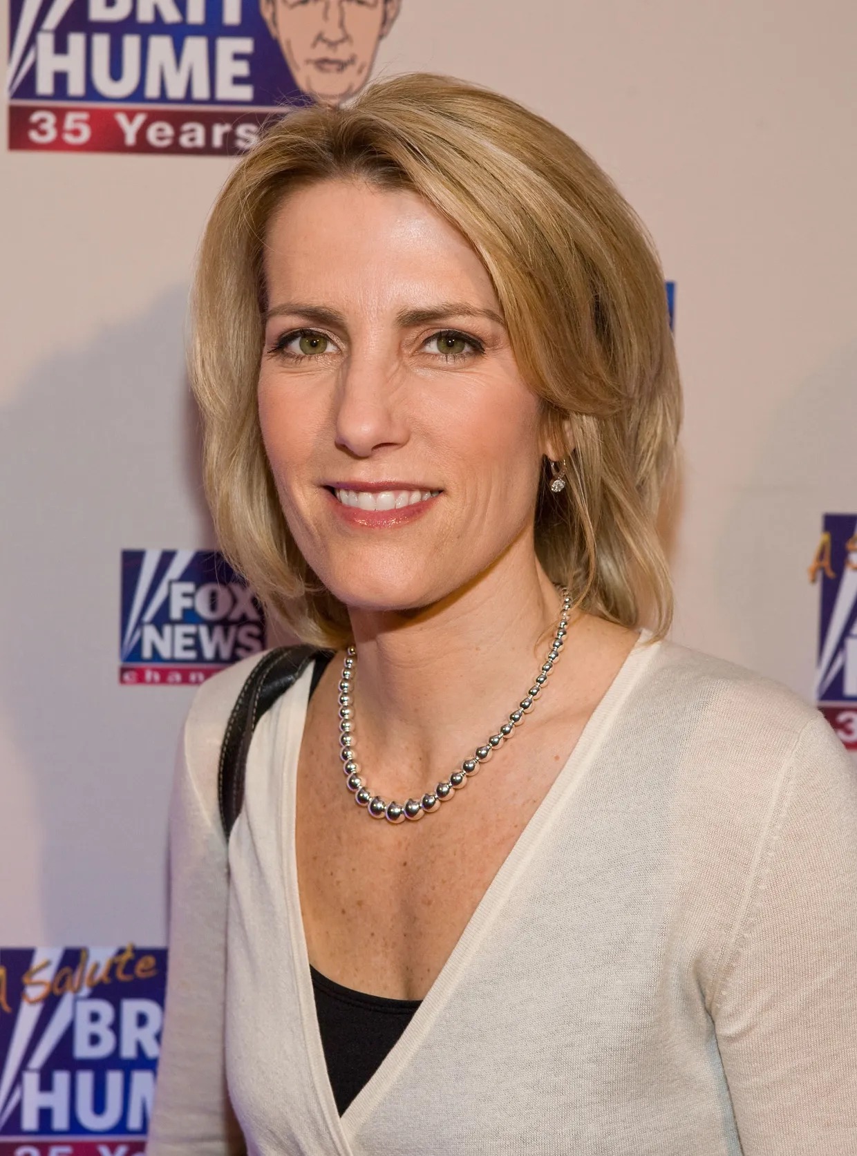 Fox TV host Laura Ingraham HEARTBREAKING sad news about marriage ...