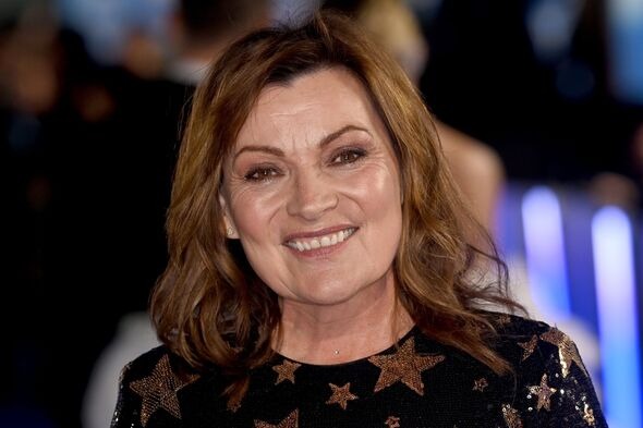 Lorraine Kelly drops 4 most wanted items from hospital bed leaving fans ...