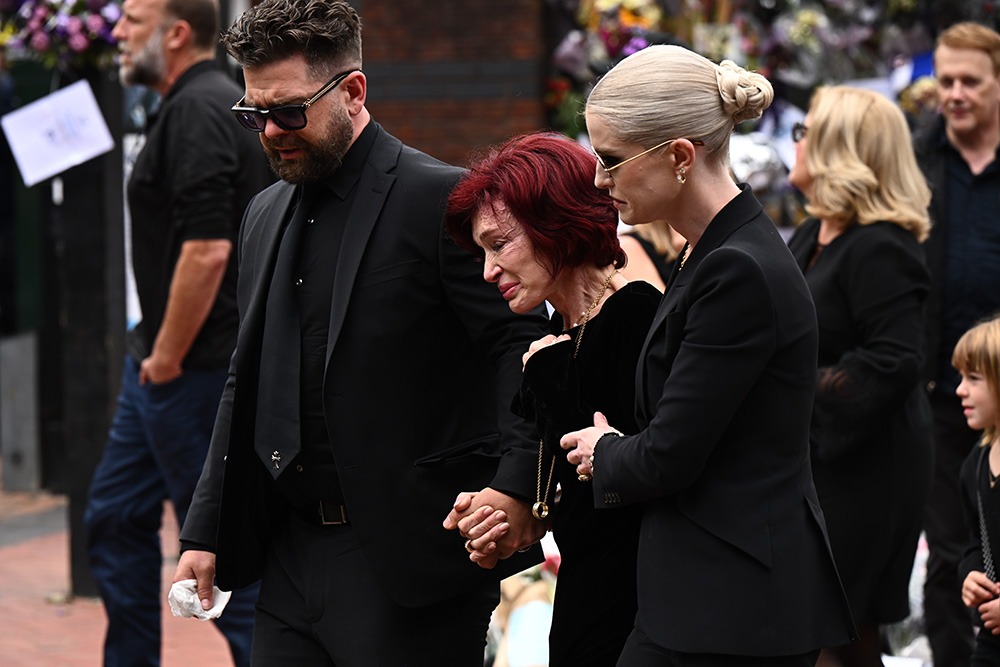 “OZZY, THIS IS YOUR BLOODLINE…” – Kelly Osbourne Embraces Her Young Son ...