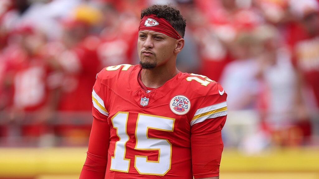 Patrick Mahomes attended a surprise anniversary party for a couple ...