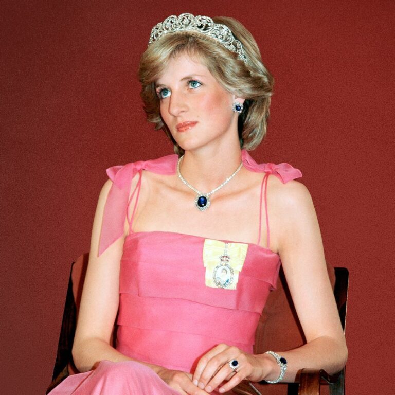 AT 12:23AM, EVERYTHING CHANGED. Princess Diana's Mercedes accelerated ...