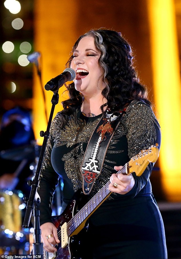 “THE MOMENT THE ACM STAGE FELT LIKE A CHURCH.” Carrie Underwood stunned ...