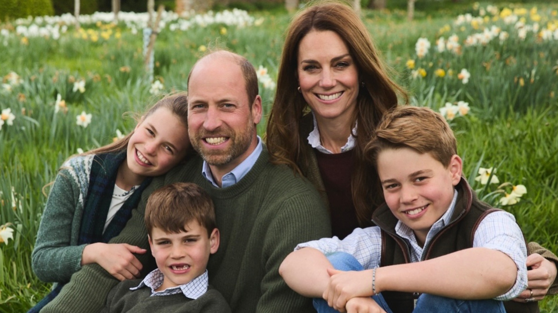 RARE ROYAL REUNION: George, Charlotte & Louis Share an Adorable, Never ...