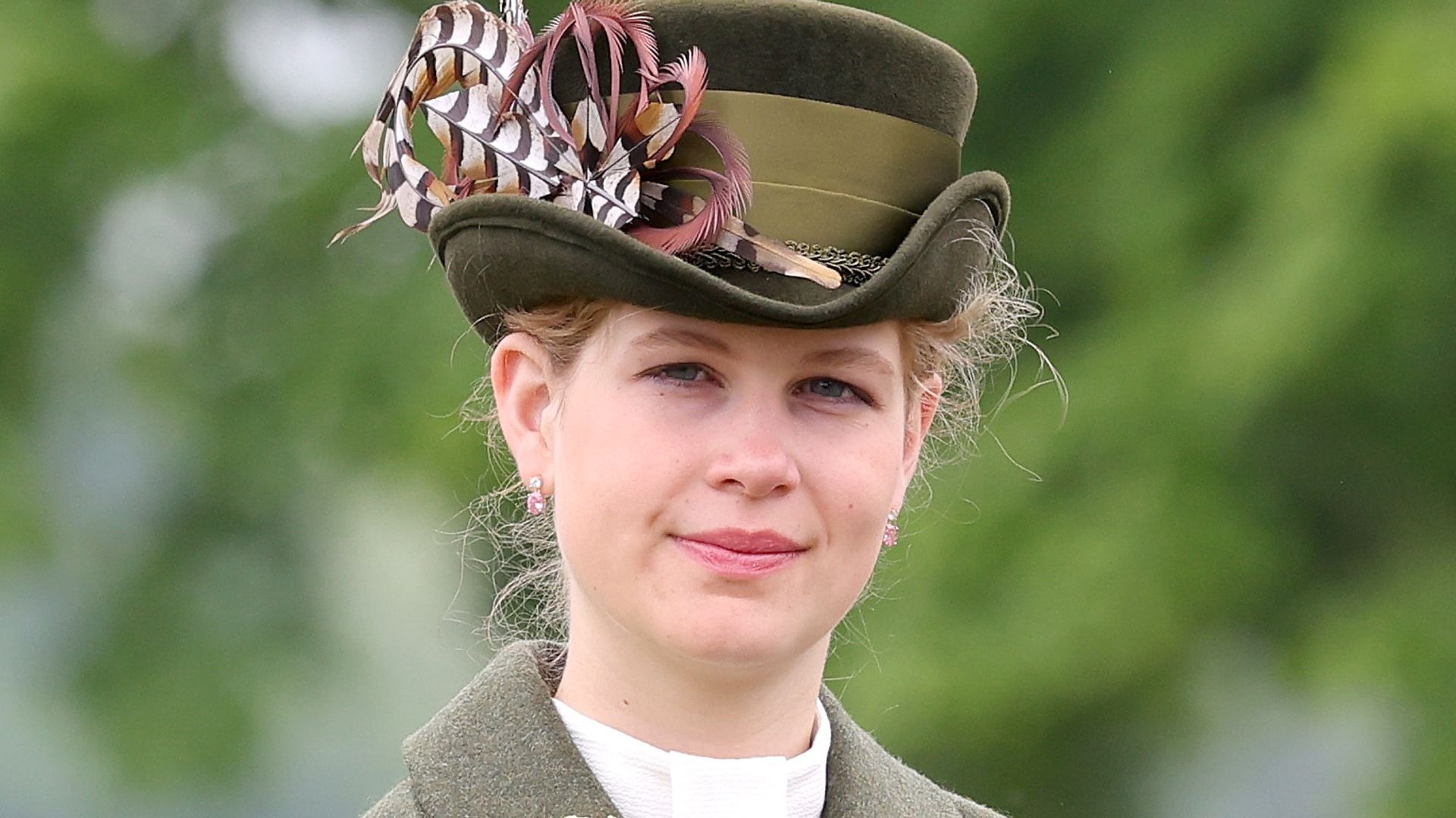 MINUTES AGO: Lady Louise And Boyfriend Felix Stun The Royal Family With ...