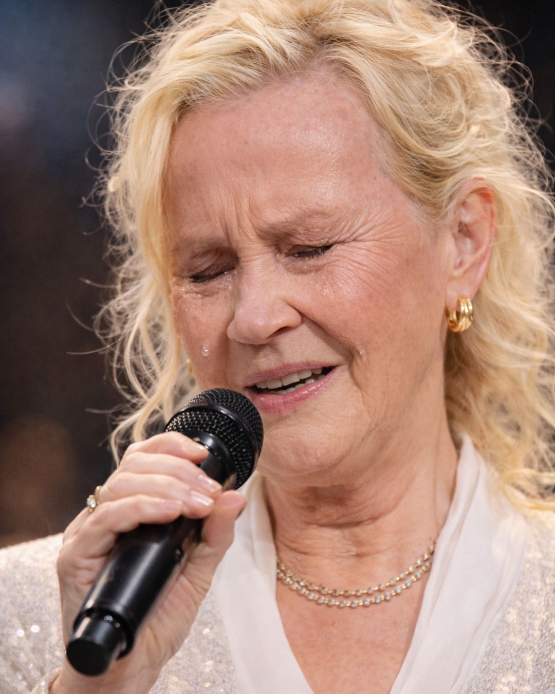 “JUST MINUTES AGO IN STOCKHOLM — AGNETHA FÄLTSKOG SANG ‘I HAVE A DREAM ...
