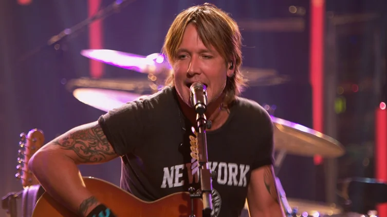 NOBODY IN THE ROOM SAW THIS COMING🎸 ️ Fans expected a normal acoustic ...